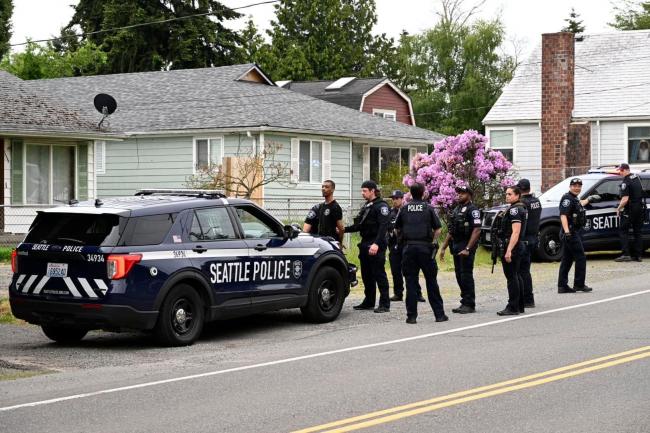 UPDATE: Bank robbery suspects arrested in White Center after chase ...